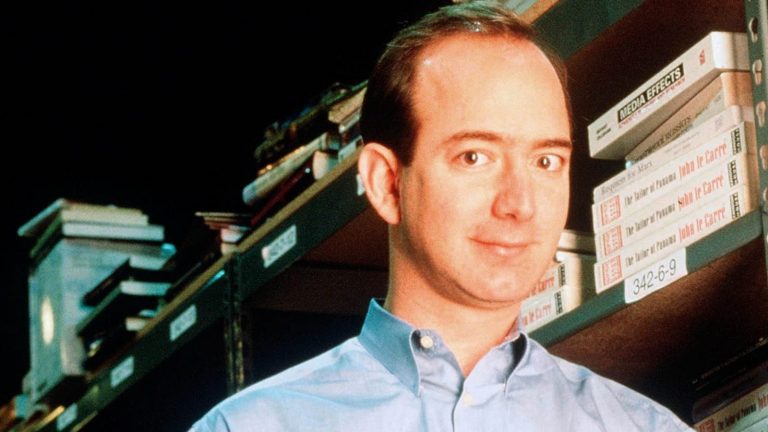 Life and career biography of Amazon CEO Jeff Bezos -nishani